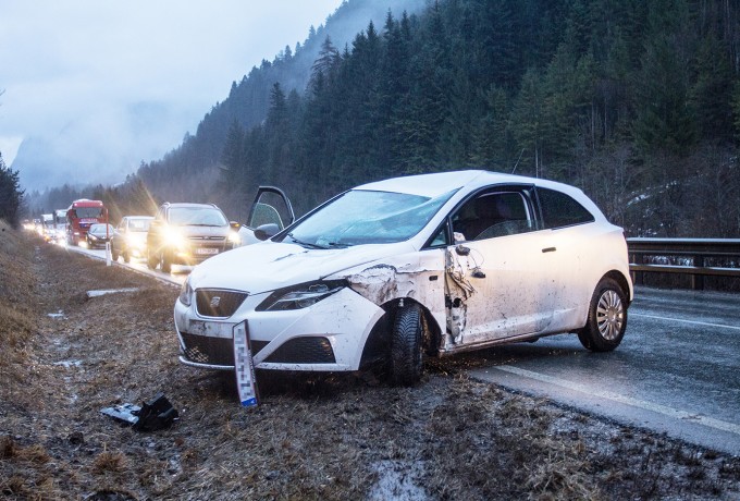 Assling: Unfall mit Verletzten auf der B 100 | dolomitenstadt