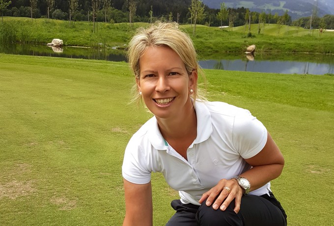 Stephanie Bader gelang in Lavant ein „Hole in One“ | dolomitenstadt