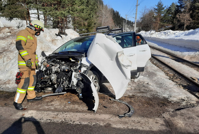 Lok erfasst Pkw auf Bahnübergang in Assling | dolomitenstadt