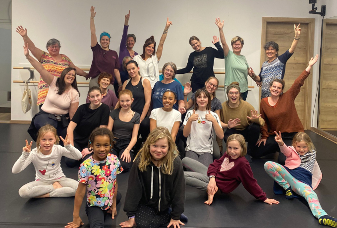 Tanzen als Zeichen gegen Gewalt an Mädchen und Frauen | dolomitenstadt