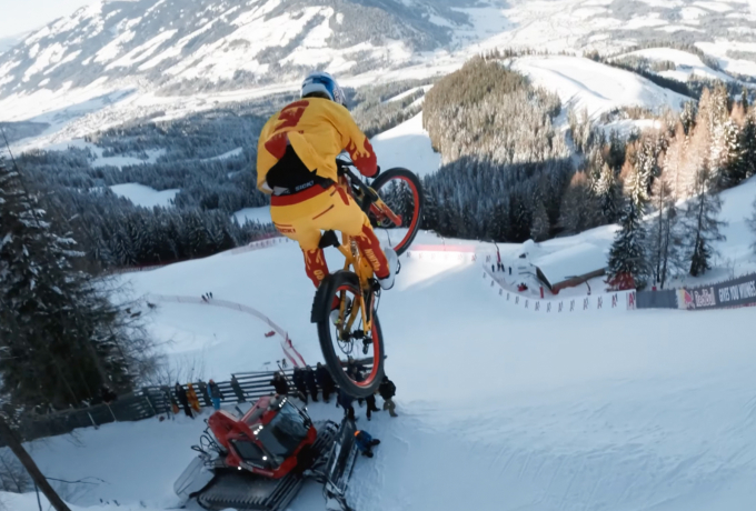 Husarenritt von Bikestar Fabio Wibmer auf der Streif | dolomitenstadt