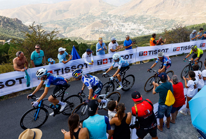 Vuelta: Yates gewinnt Hitze­schlacht in der Sierra Nevada | dolomitenstadt